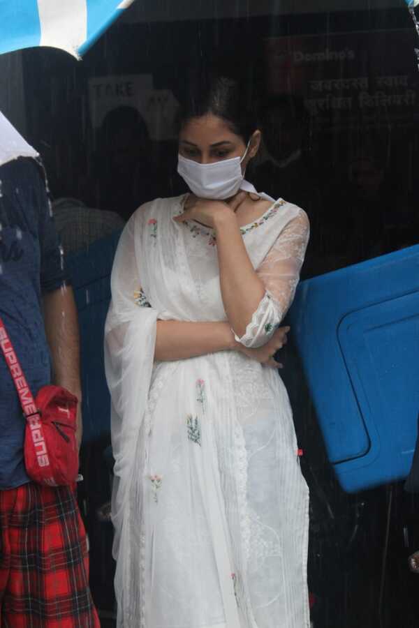 Sushant Singh Rajput last rites photos, videos & latest news update ...