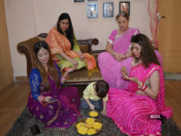 Mehendi, ghewar, leheriya sari: Malini Kapoor to celebrate Hariyali ...