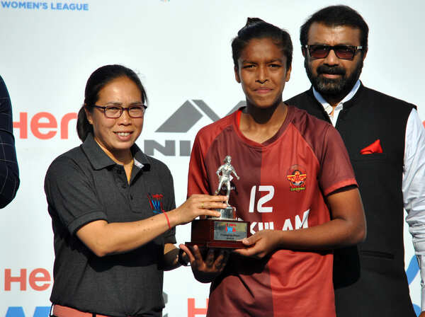 Hoshiarpur girl Manisha kicks up a storm with football skills ...