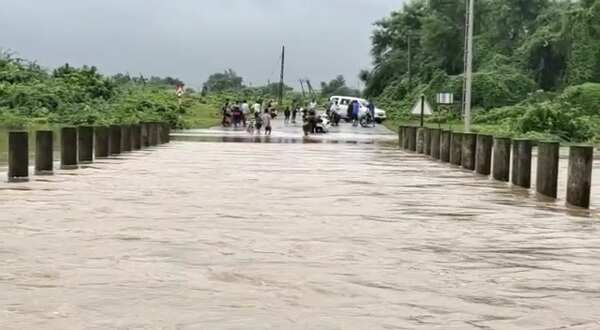 Gujarat Rains: Heavy rain pounds Vadodara; several areas waterlogged ...
