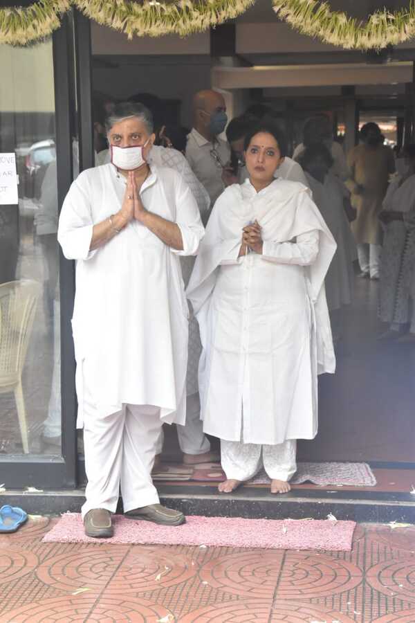Photos: Legendary vocalist Pandit Jasraj's family members and friends ...