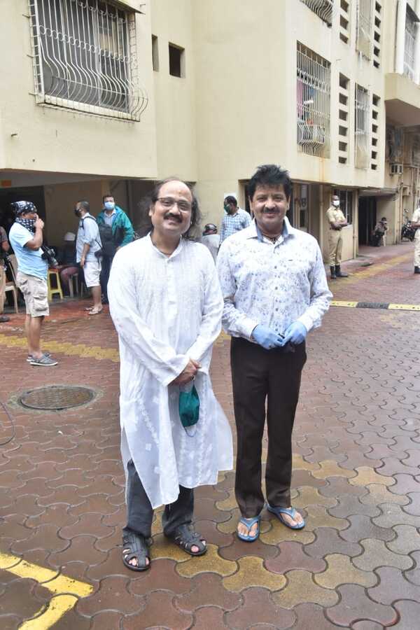 Photos: Legendary vocalist Pandit Jasraj's family members and friends ...