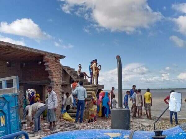 Hit by flood, people in two UP villages raze pucca houses to reuse ...