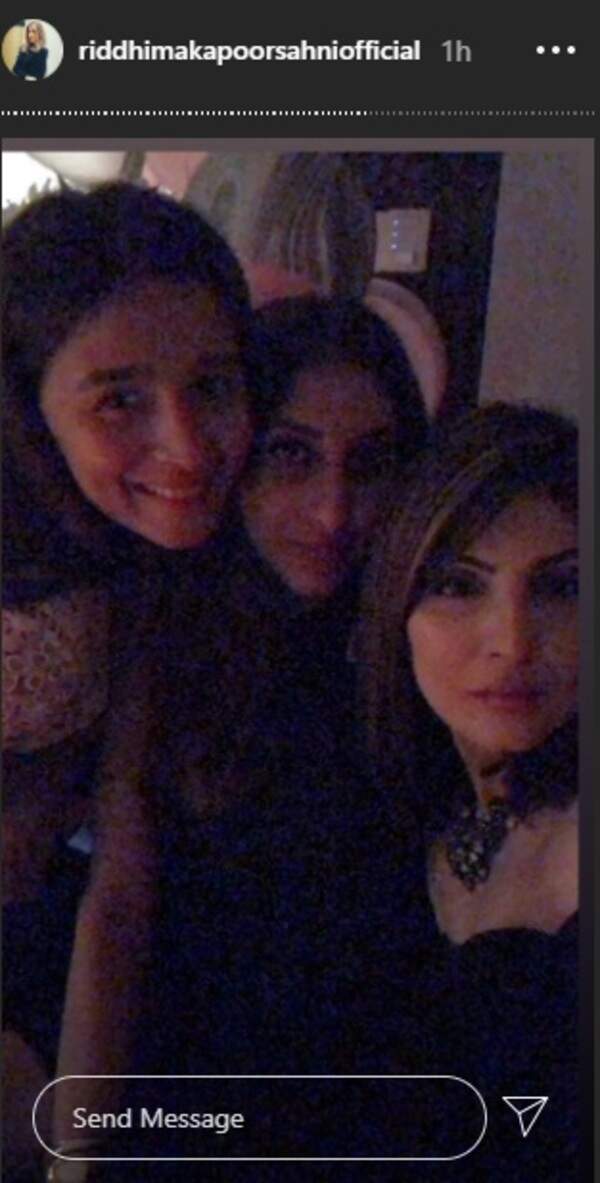 Kareena Kapoor Khan, Karisma, Ranbir Kapoor and Alia Bhatt attend ...