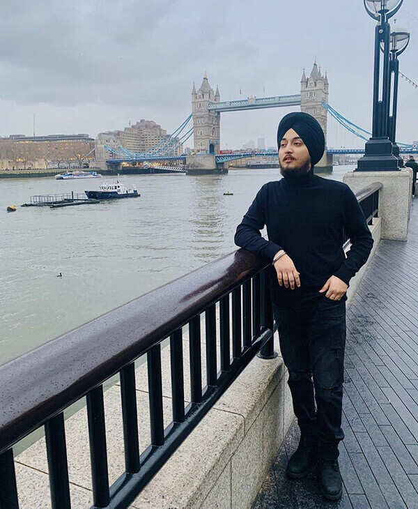 Trending Punjabi Video Song 'Dilan Da Kabarhiya' Sung By R Nait Trending Punjabi Video Song 'Dilan Da Kabarhiya' Sung By R Nait