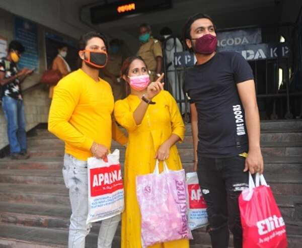 #DurgaPuja2020: Metro comes to shoppers’ rescue | Kolkata News - Times ...