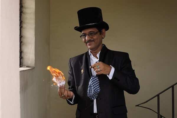Pandemic inspires Kolkata's magicians, jugglers to reinvent their acts ...