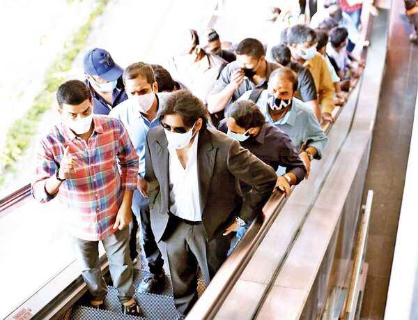 Pawan Kalyan takes his first ever metro ride from Madhapur to Miyapur ...