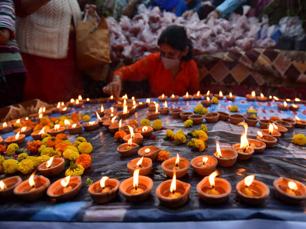 Ayodhya dazzles in diya grandeur | Lucknow News - Times of India