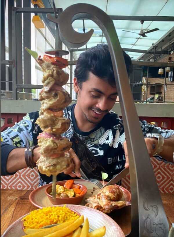 Kishen Bilagali enjoys a gala time with friends over a road trip ...