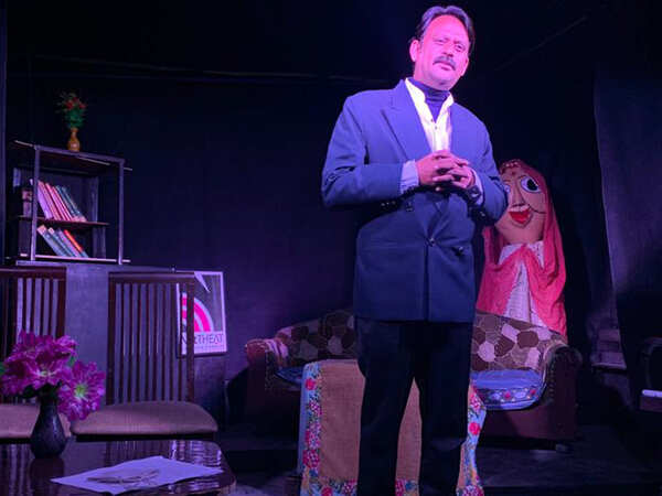 Play 'Romancing With Life' depicts the struggles of a professional ...