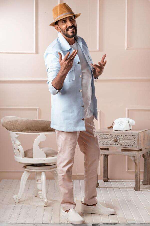 Vaiyapuri turns Dinesh Karthik's doppelganger in new photoshoot | Tamil ...