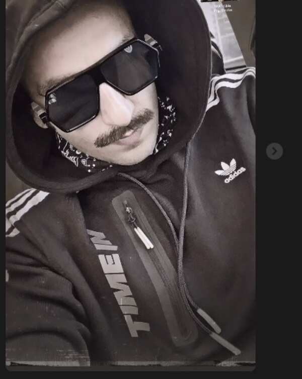 Ranveer Singh shares a jaw-dropping selfie sporting funky sunglasses on ...