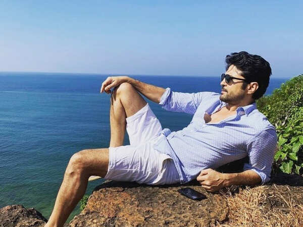 Rajeev Khandelwal And Manjiri Kamtikar