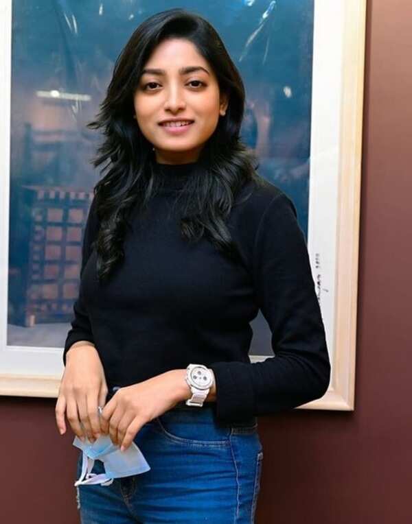 Denim and black tee is Ishaa's preferred individual style | Bengali ...