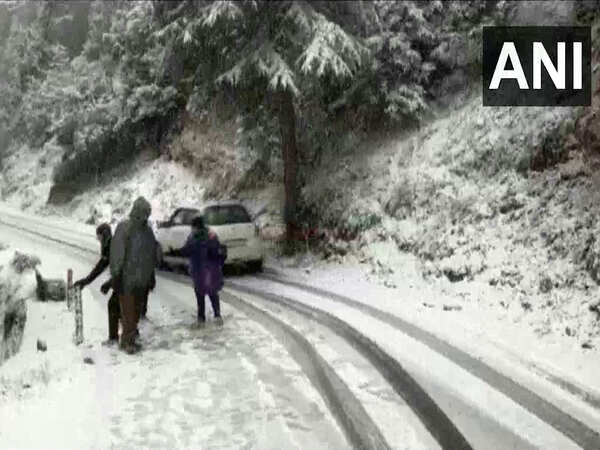 Photos: Mussoorie witness heavy snowfall | Dehradun News - Times of India