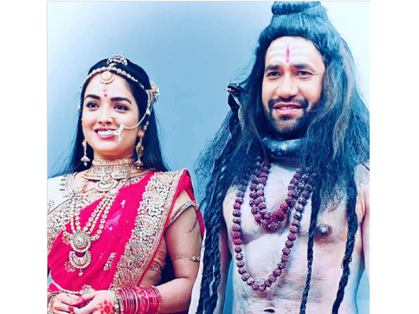 Bhojpuri super hit song 'Mausam Kare Chhedkhani': Amrapali Dubey and Nirahua's on-screen chemistry