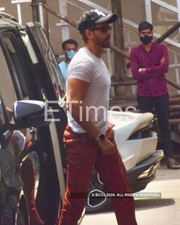 Exclusive pictures! Hrithik Roshan looks dashing as he steps out for a ...