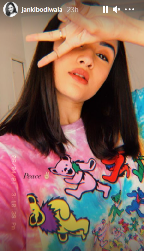 PIC: Janki Bodiwala kick starts her day with self-love | Gujarati Movie ...