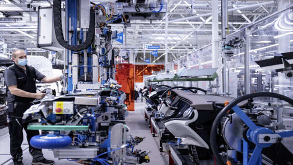 Mercedes EQS: Mercedes-Benz EQS production under way at Factory 56 ...
