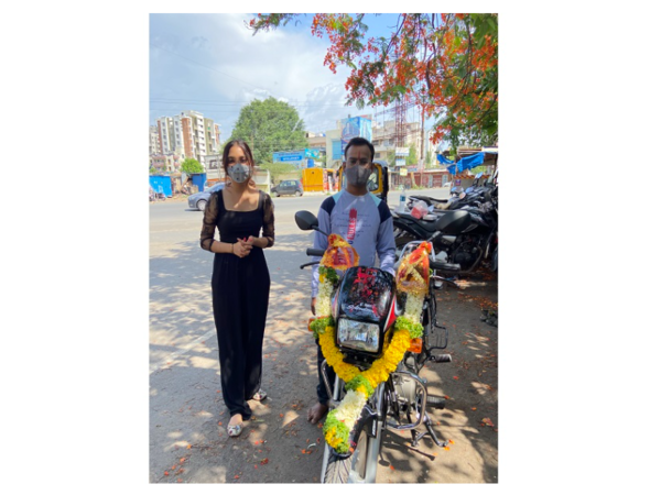 Food delivery boy's bike gets torched; Mirchi's RJ Ira aids him back to ...