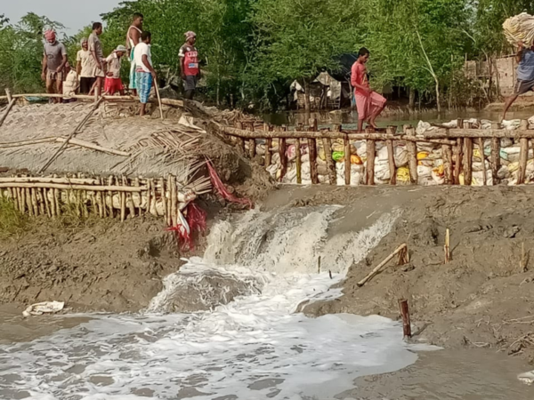 West Bengal: Sunderbans islands evacuated ahead of high tide | Kolkata ...