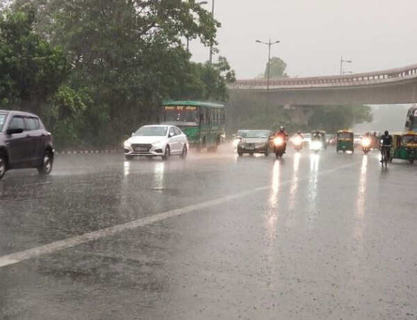 Rain in Delhi: Light rains in city bring down temperature | Delhi News ...