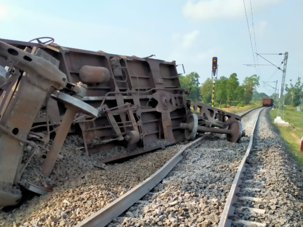 Madhya Pradesh: Goods train wagons fall off bridge, no casualties ...