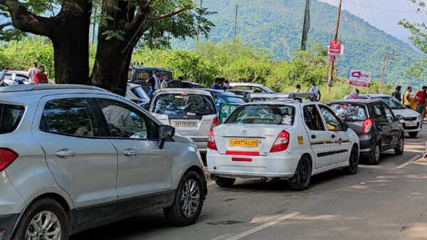 Snarls on approach road to Mussoorie, tourists returned | Dehradun News ...