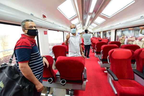 Vistadome Train: Karnataka’s Ist vistadome train wows commuters with ...