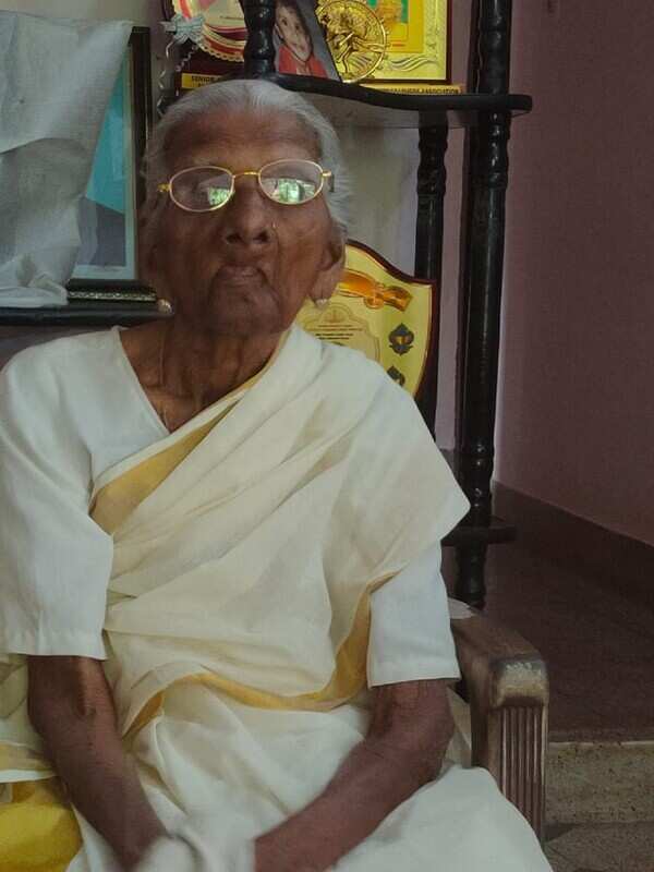 Bhageerathi amma, Kerala’s ‘grand old’ student dies at 107 | Kochi News ...