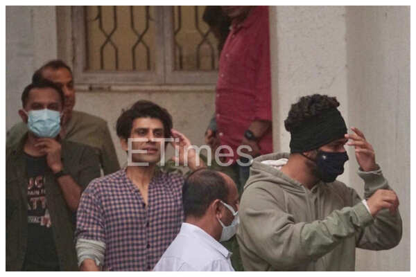 ETimes Paparazzi Diaries: Deepika Padukone clicked on the sets of ...