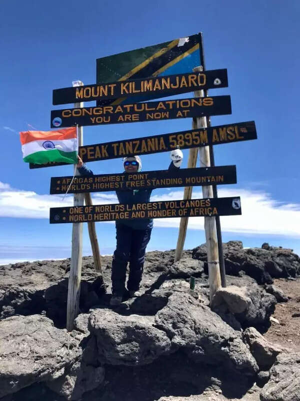 52-year-old Jyoti Ratre from Bhopal scales Mt Kilimanjaro | Bhopal News ...