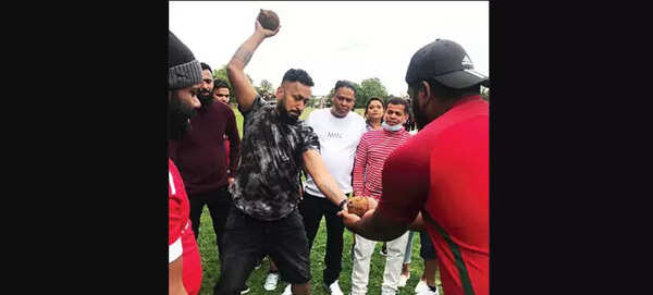 All for tradition: Goans pack coconuts to UK to break them | Goa News ...