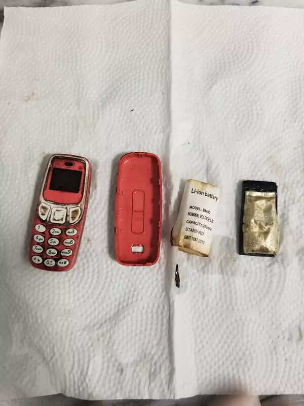 Man swallows phone, undergoes two-hour-long surgery to remove it ...
