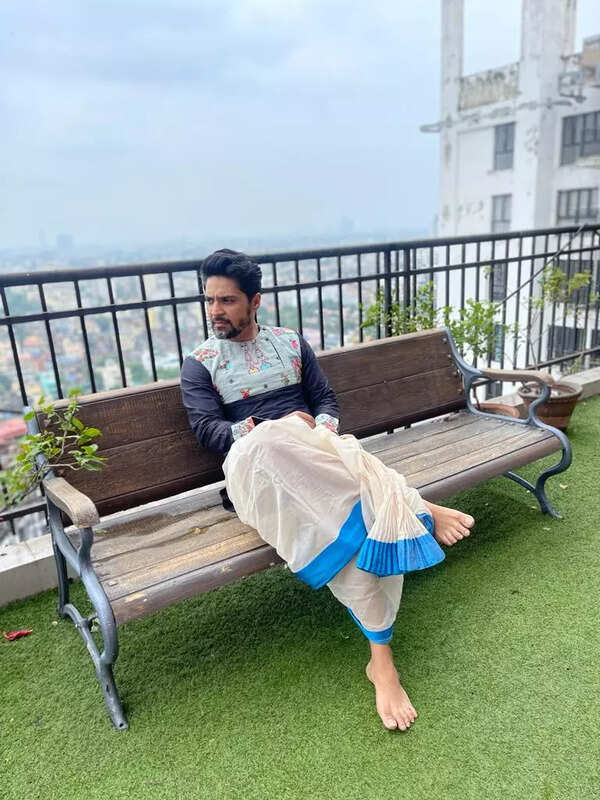 Traditional dhutis make a funky comeback this festive season | Bengali ...