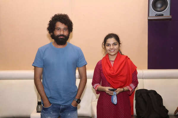 Anand Shinde and Aarya Ambekar croons song for Yogesh Bhosle's '143 ...