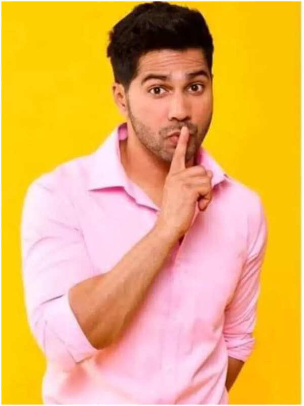 Five Bollywood actors who rock pink effortlessly! - Times of India