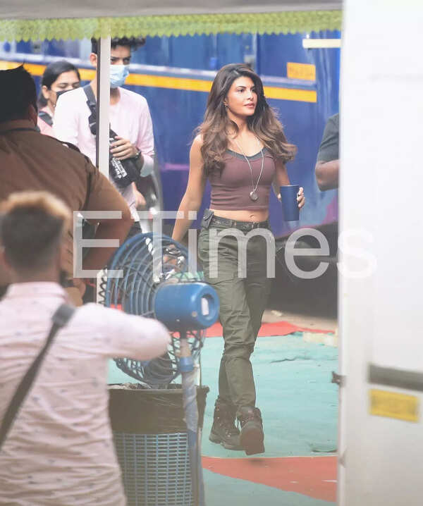 Exclusive: Jacqueline Fernandez and Akshay Kumar’s look from ‘Ram Setu ...