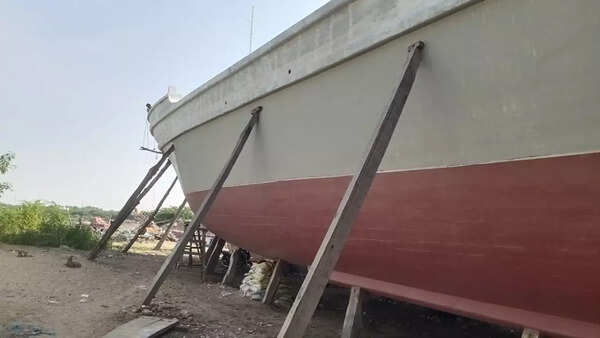 Mandvi: Gujarat's Mandvi builds longest wooden boat at Rs 10 crore ...