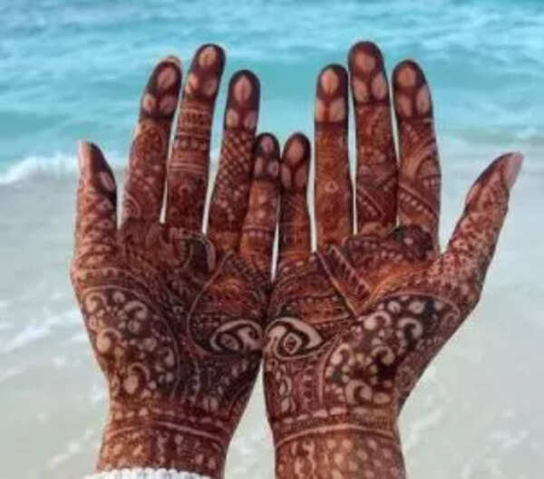 A closer look at Katrina Kaif’s mehendi featuring husband Vicky Kaushal ...