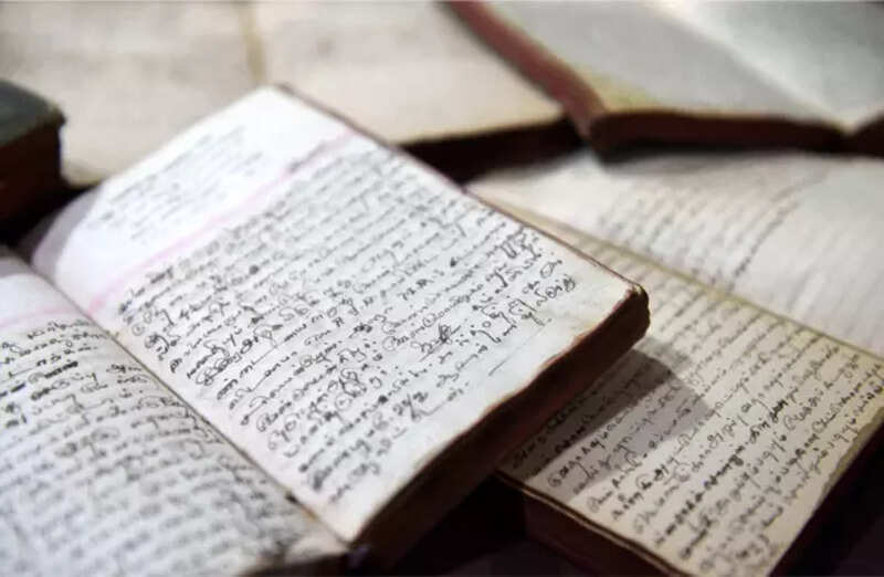 The divided house of MGR | India News - Times of India