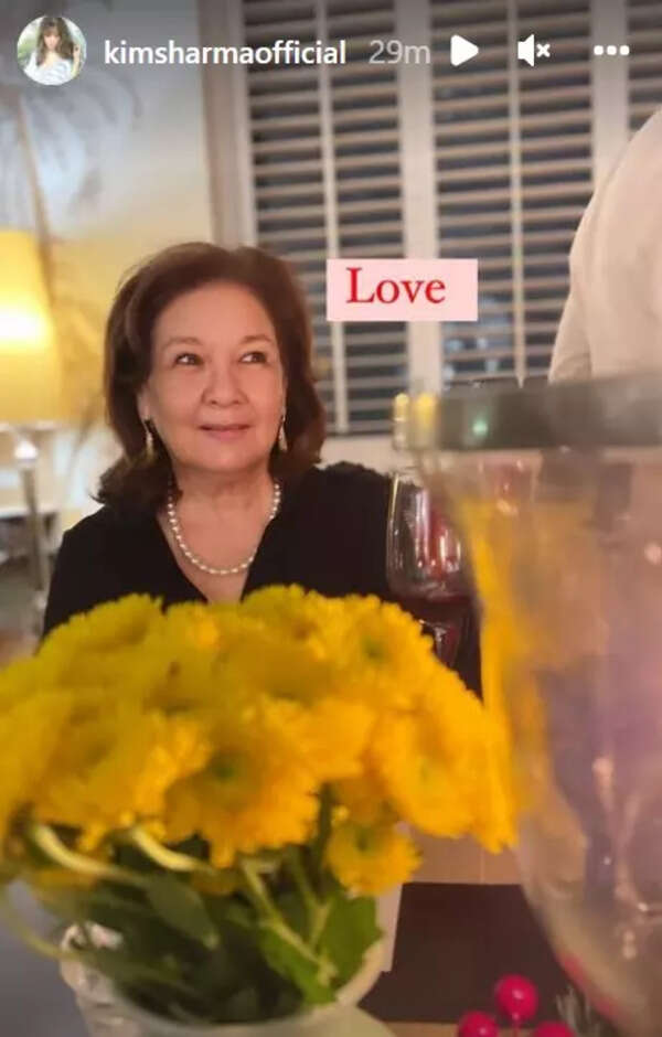 Kim Sharma and Leander Paes celebrate Christmas with family – See ...