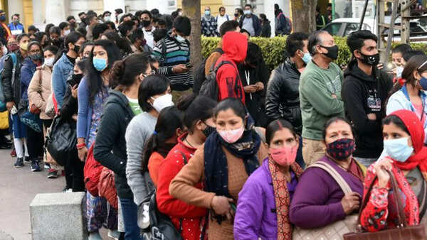 Long queues at metro stations in Delhi-NCR after new Covid-19 curbs ...