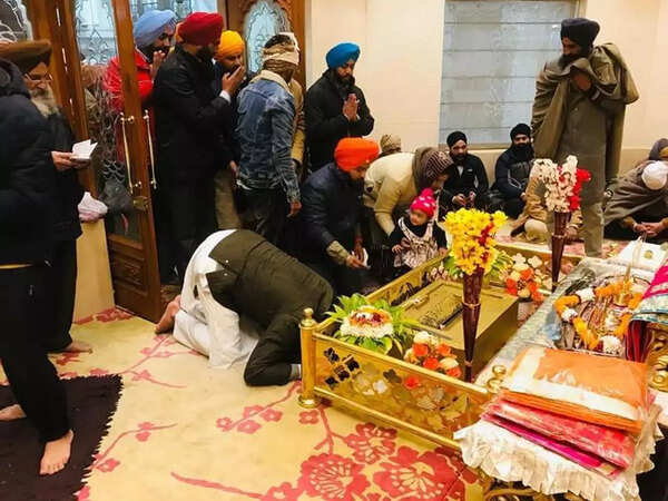 Majithia: Photos of MLA Bikram Singh Majithia in Golden Temple go viral ...