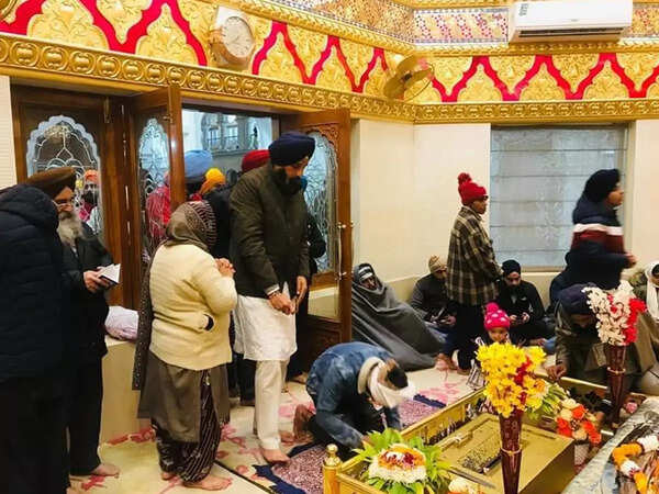 Majithia: Photos of MLA Bikram Singh Majithia in Golden Temple go viral ...