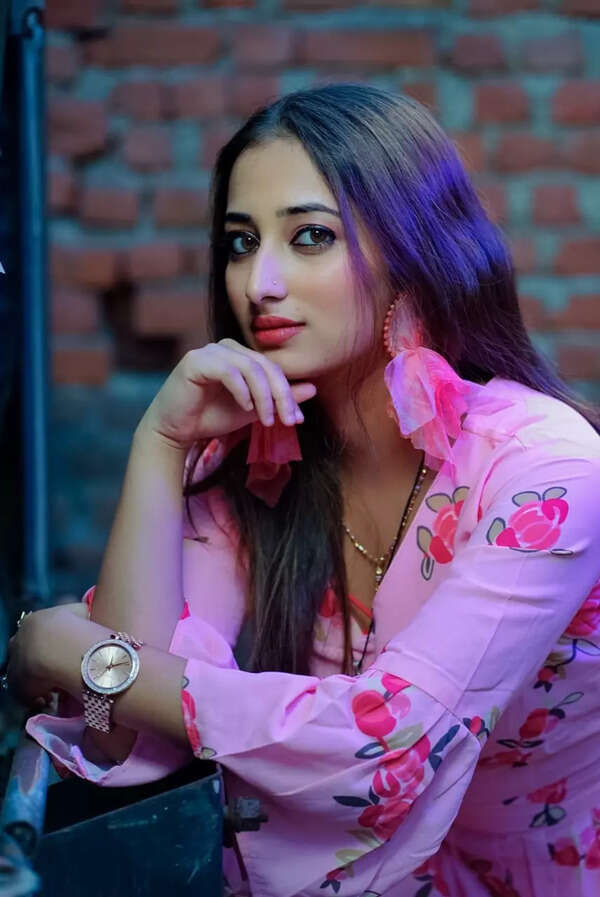 Telugu actress Heena was bitten by a Scorpion, here is what happened ...