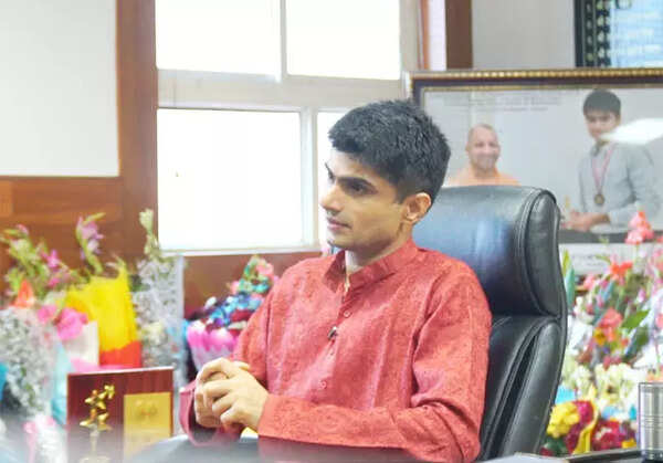 'Aag lagi rehni chahiye ander': IAS officer and Paralympic silver ...