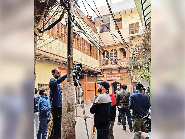 Deadline & budget concerns force filmmakers to shoot guerrilla-style in ...