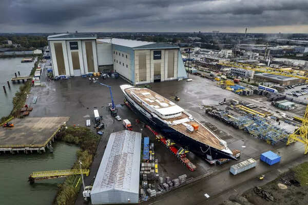 Yacht: Yacht reportedly built for Jeff Bezos too big for Dutch bridge ...